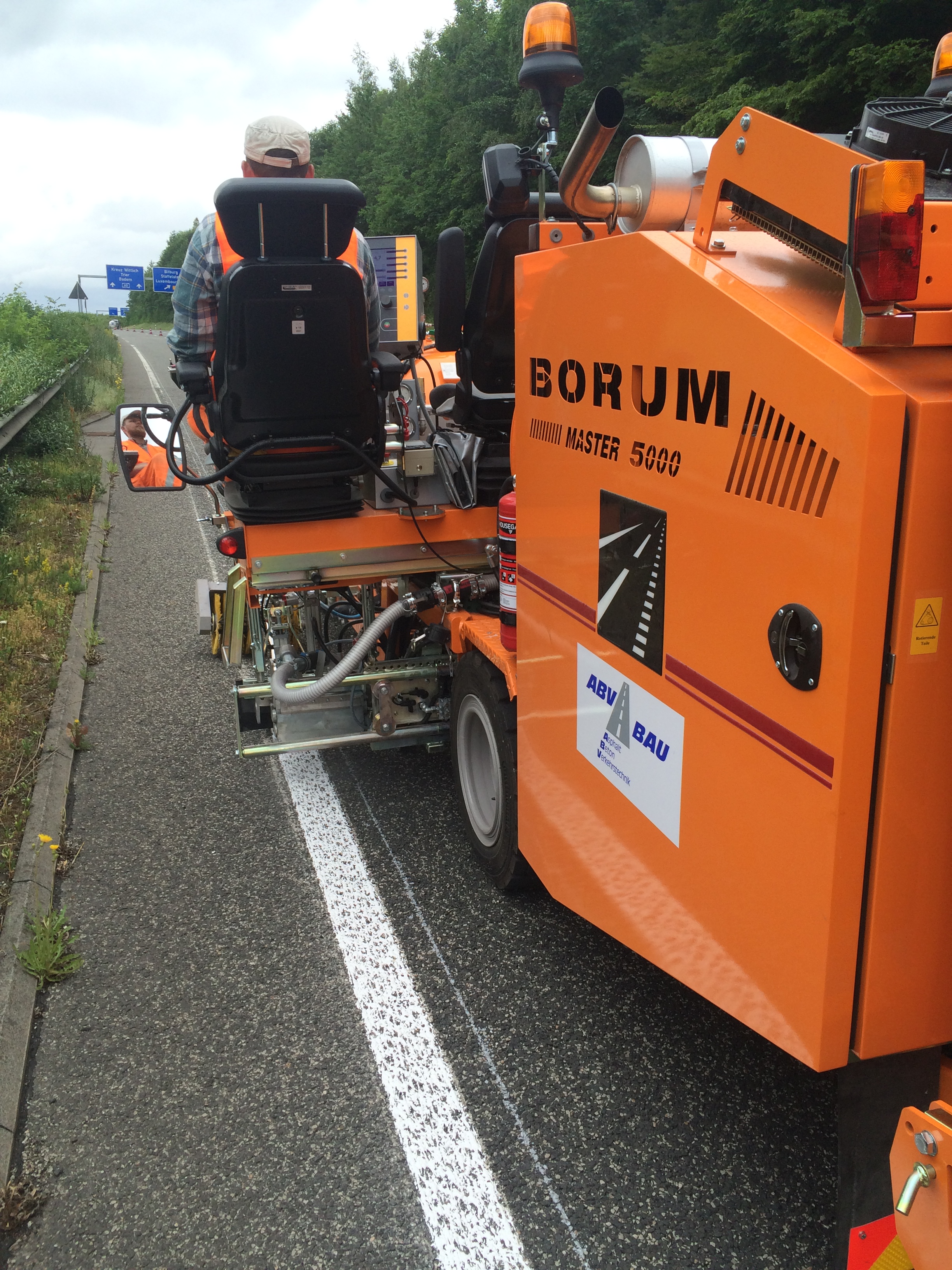 Borum road marking equipment for agglomerate markings
